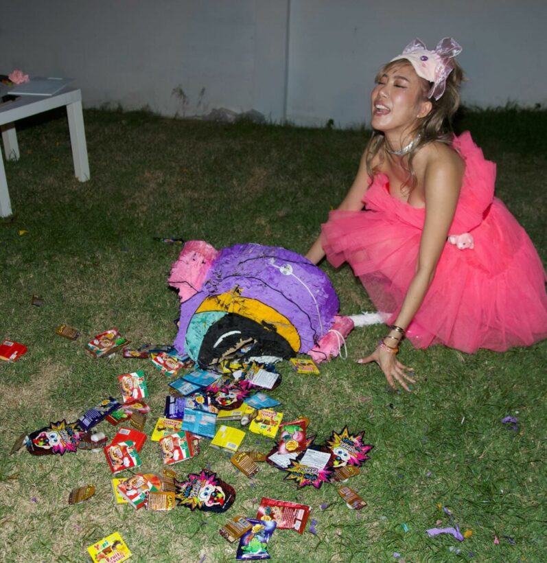 เซ็กซี่เวอร์! 'ยิปซี-ปาย' จัดปาร์ตี้สละโสด 'เนะ' ธีมชุดนอนไม่ได้นอน ...