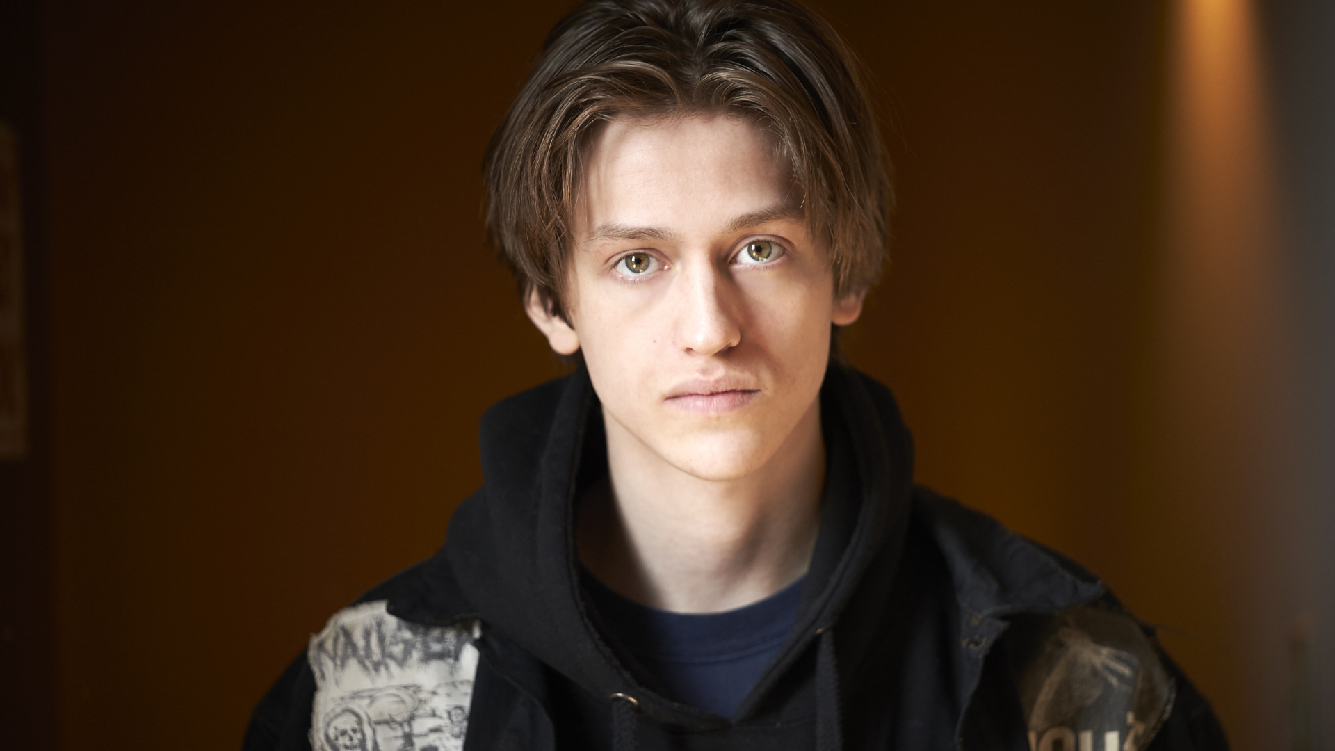 รู้จัก 'เพอร์ซี ไฮน์ส ไวท์' หนุ่มติสเนื้อหอมจาก Wednesday ดีกรีลูกชายคน ...