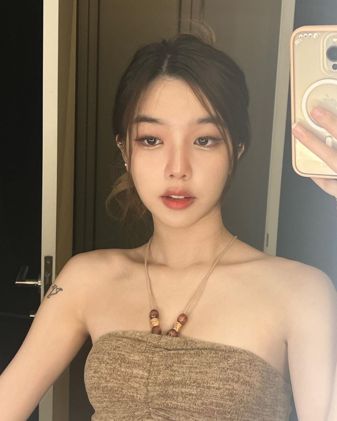 เปิดวาร์ป 'นีนี่ ชญาพัชร์' นางเอก mv เปิดตัวเขา - Three Man Down ...