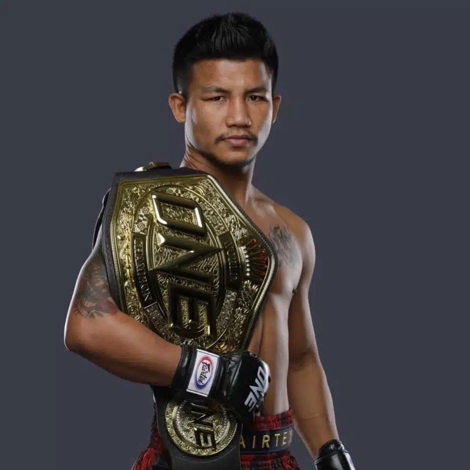 "รถถัง จิตรเมืองนนท์" ได้เสื้อพร้อมลายเซ็น "ลิโอเนล เมสซี" นักเตะดาว ...