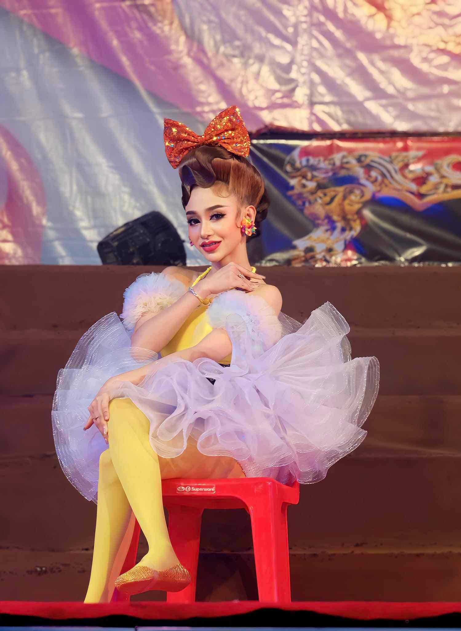 "นุ่น ดำดง" พูดแล้ว ย้ายไปคณะไหน ยังไงก็ไม่เลิกเล่น ขึ้นเวทีโชว์ลิเกอีก ...