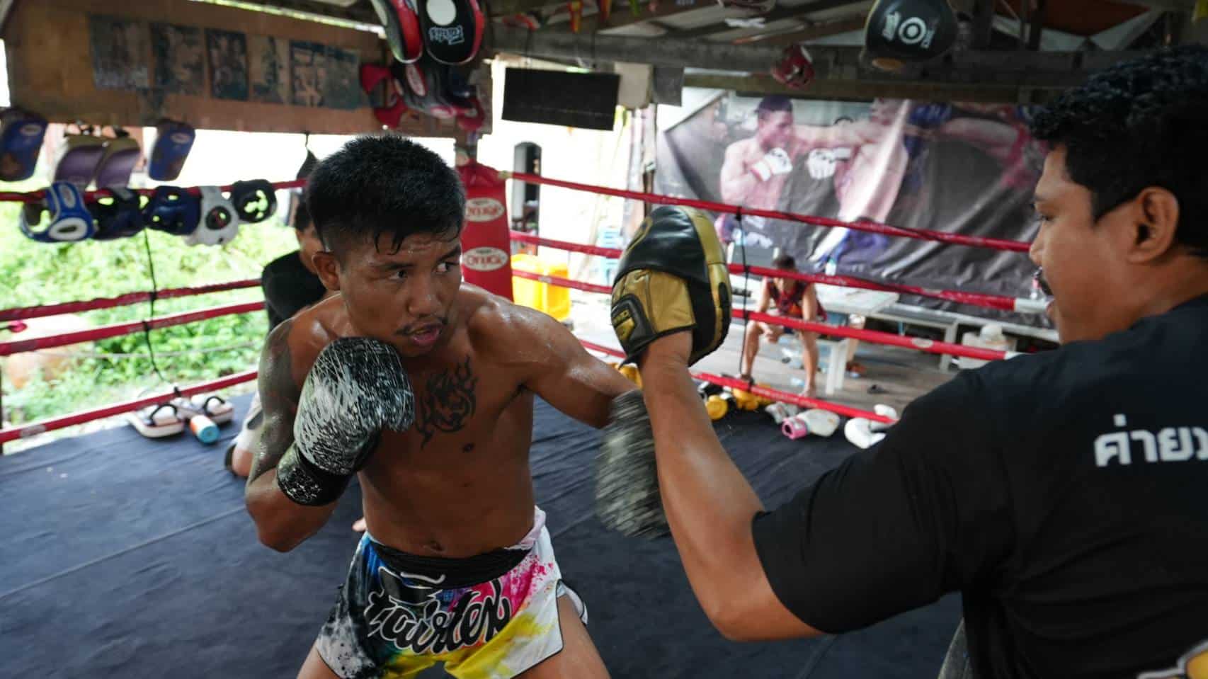 เข็มขัดต้องอยู่ที่เดิม “รถถัง” โชว์ฟิตล่าสุด พร้อมย้ำชัย “จาค็อบ” ศึก ONE 169 | Thaiger ข่าวไทย