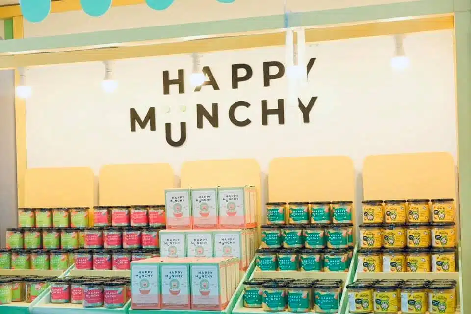 เปิดธุรกิจ Happy Munchy รายได้พุ่ง 70 ล้าน ยกเมนู "ออมุก" ฮิตติดลมบน ...