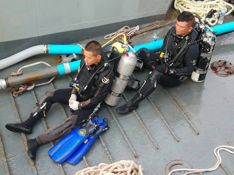Divers recovering the last body from 'Phoenix' | The Thaiger