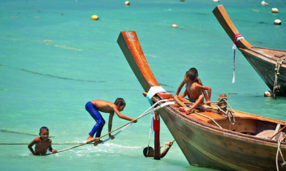 30 new cameras ready to catch traffic running red lights in Bangkok ...