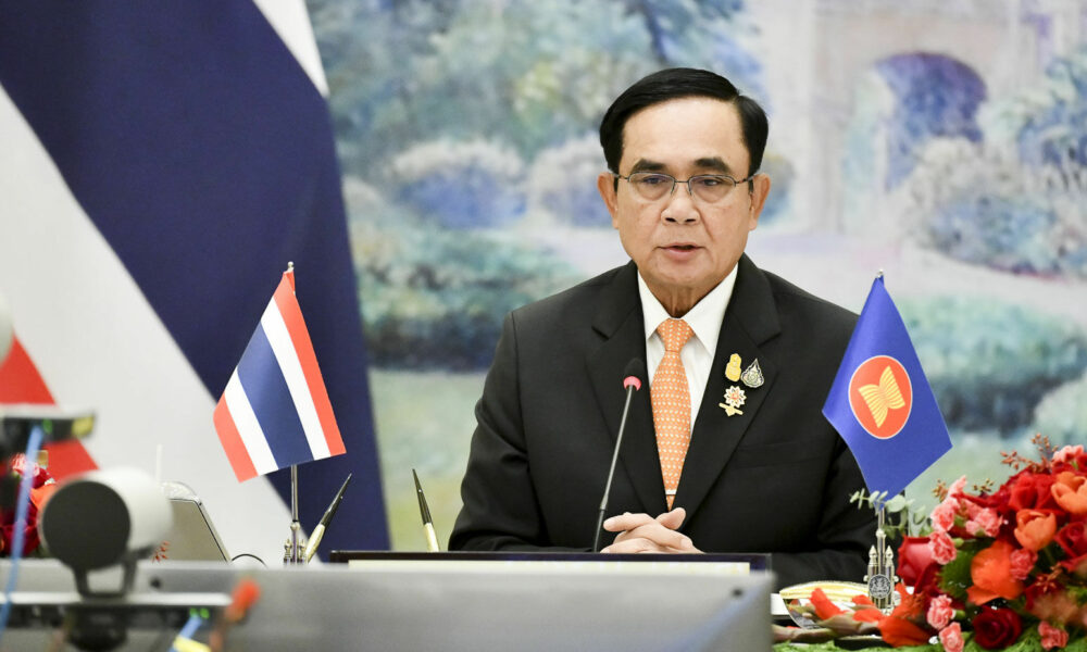 PM Prayut orders a higher fence around Government House | Thaiger