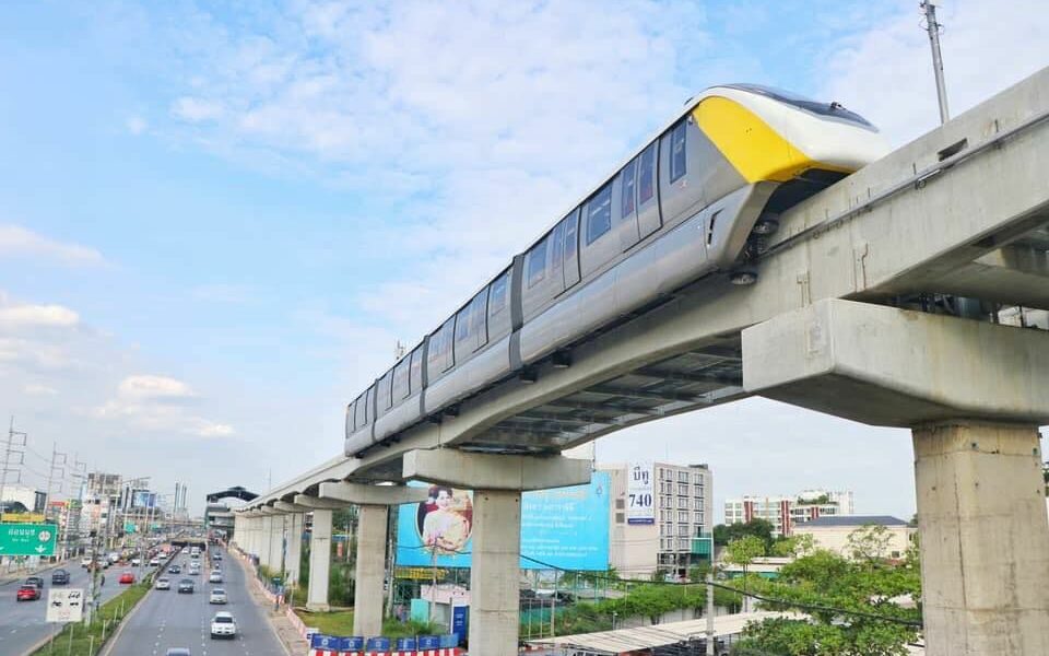 Elevated walkway with middle pillar - stability? : r/architecture
