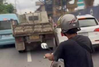 Six-wheel truck rampage damages 20 cars on Rama II Road (video) | Thaiger