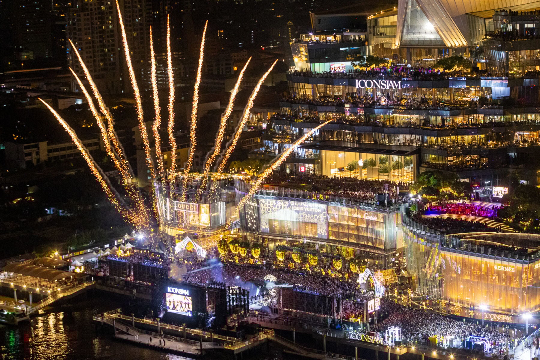 ICONSIAM shatters records with Amazing Thailand Countdown 2025 | Thaiger