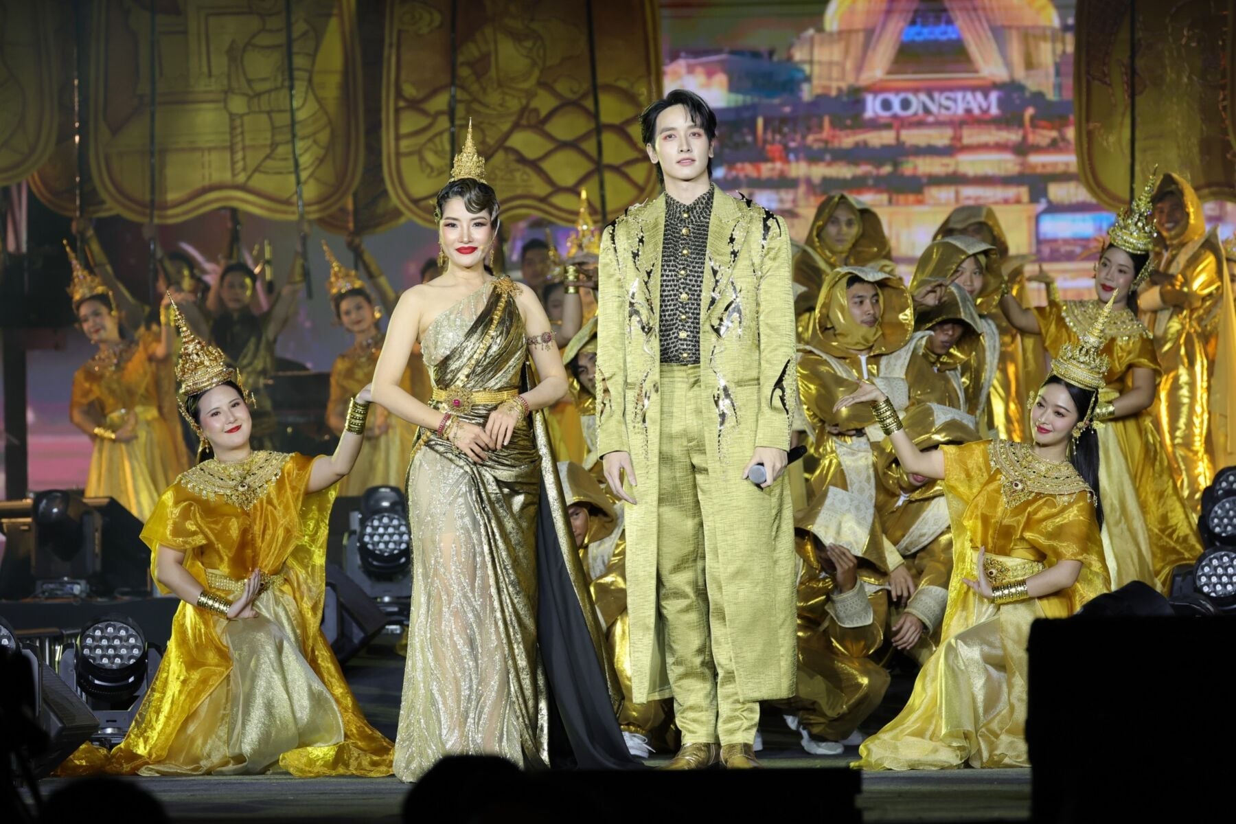ICONSIAM captivates the world at the Amazing Thailand Countdown 2025 ...