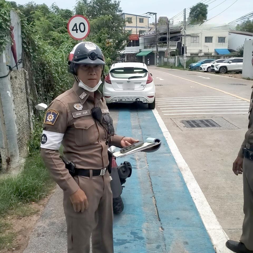 Pattaya cracks down on cars blocking wheelchair paths | Thaiger